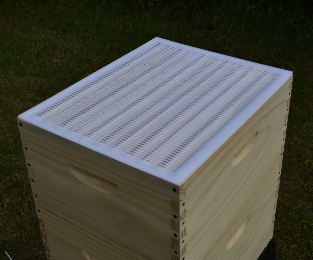 PLASTIC QUEEN EXCLUDER | Bella's Hives